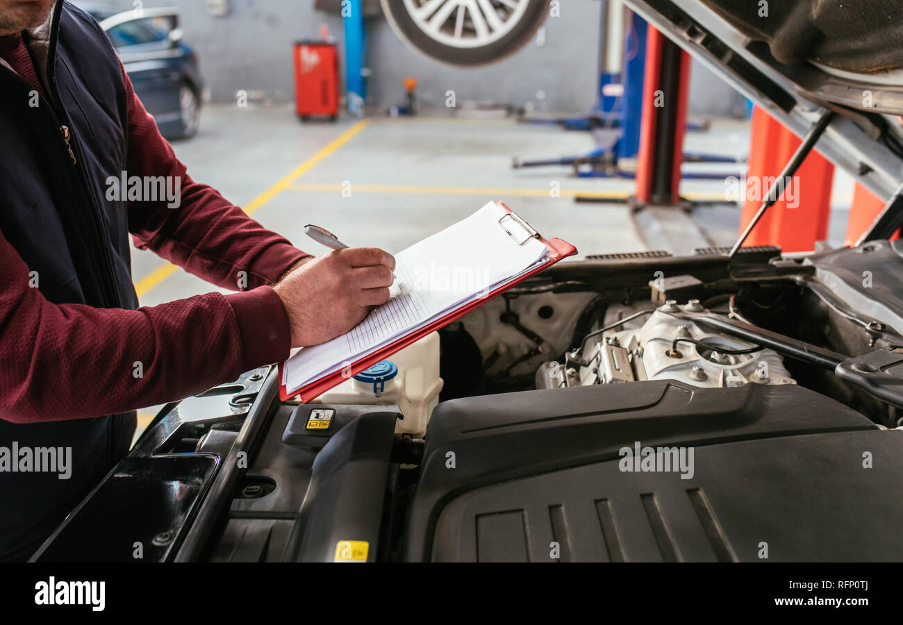 Mechanician hi-res stock photography and images - Alamy