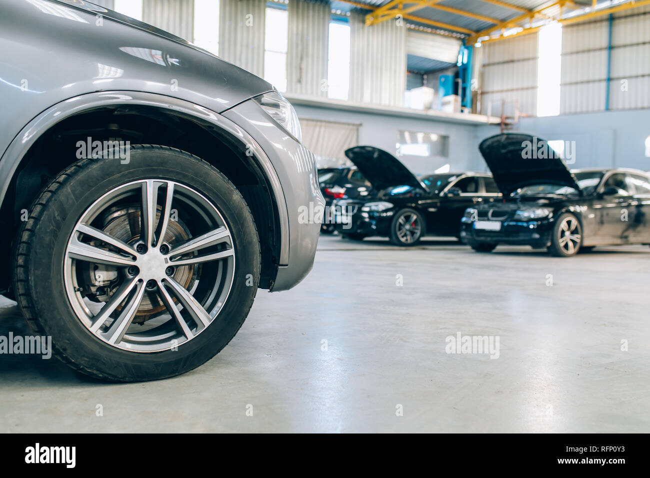 Modern Cars in repair maintenance auto service garage Stock Photo - Alamy