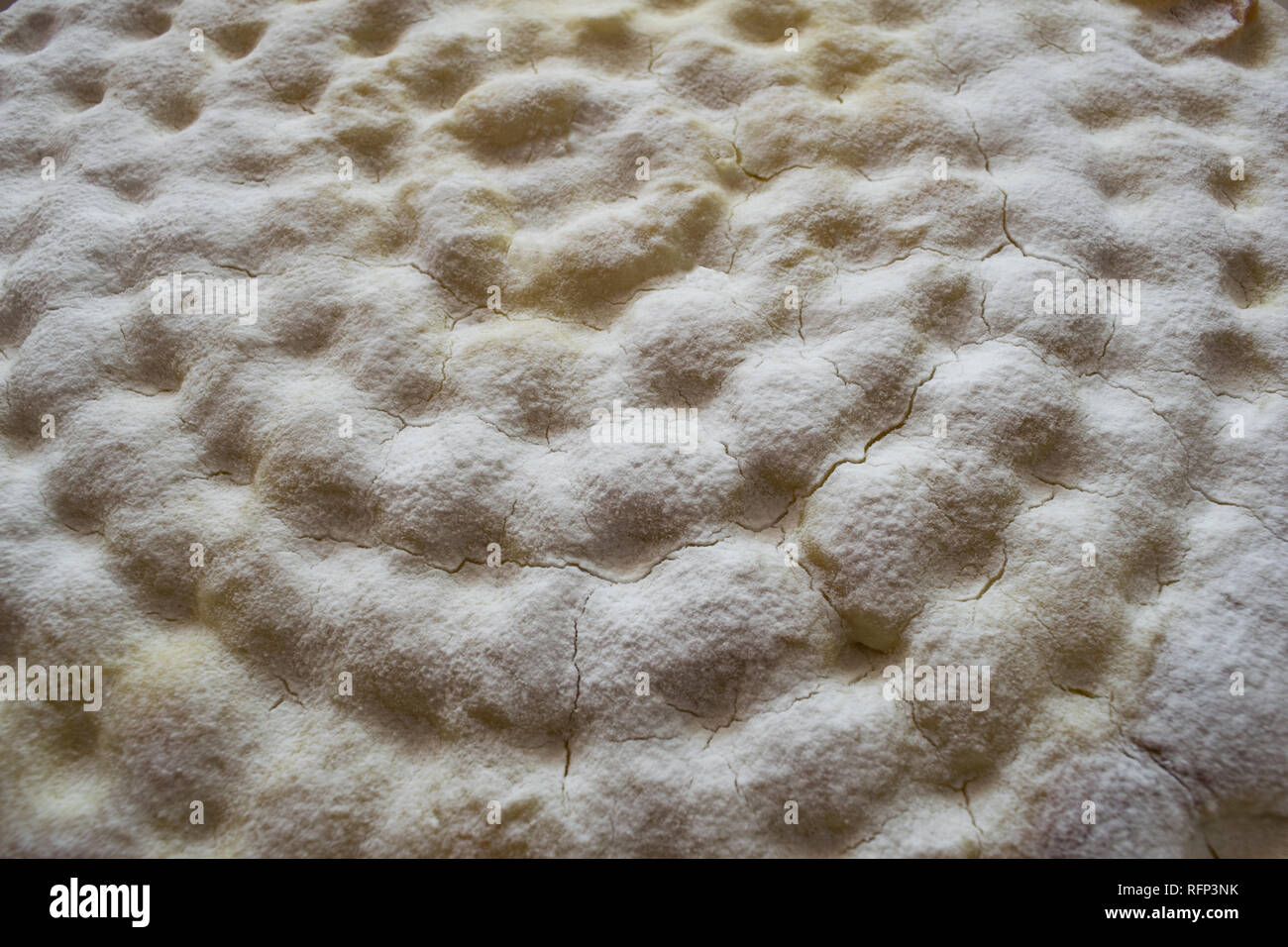 Cake covered in icing sugar hi-res stock photography and images - Alamy