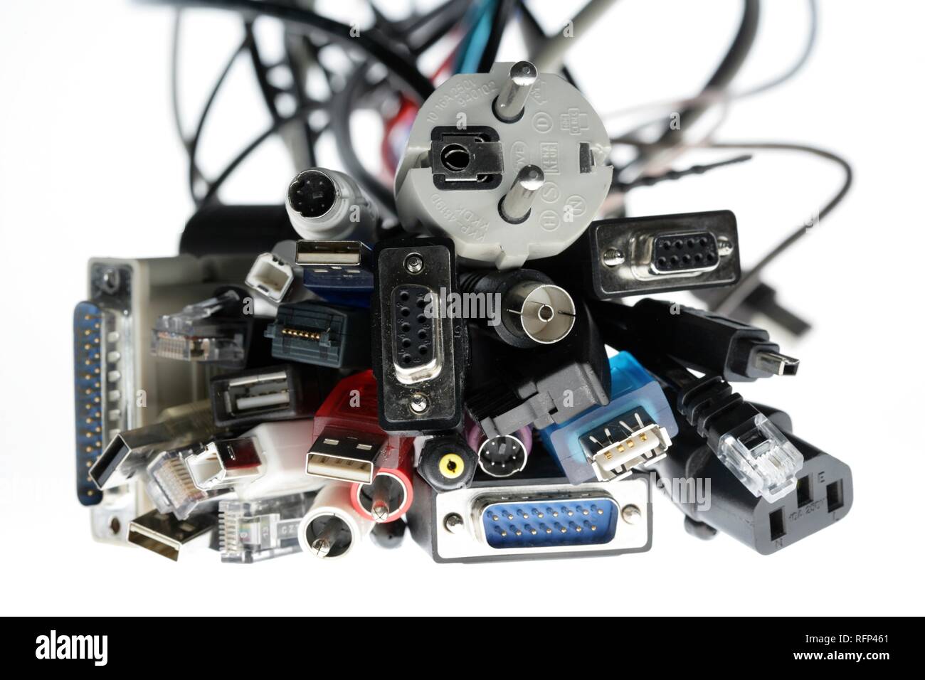 Bunches of cables hi-res stock photography and images - Alamy