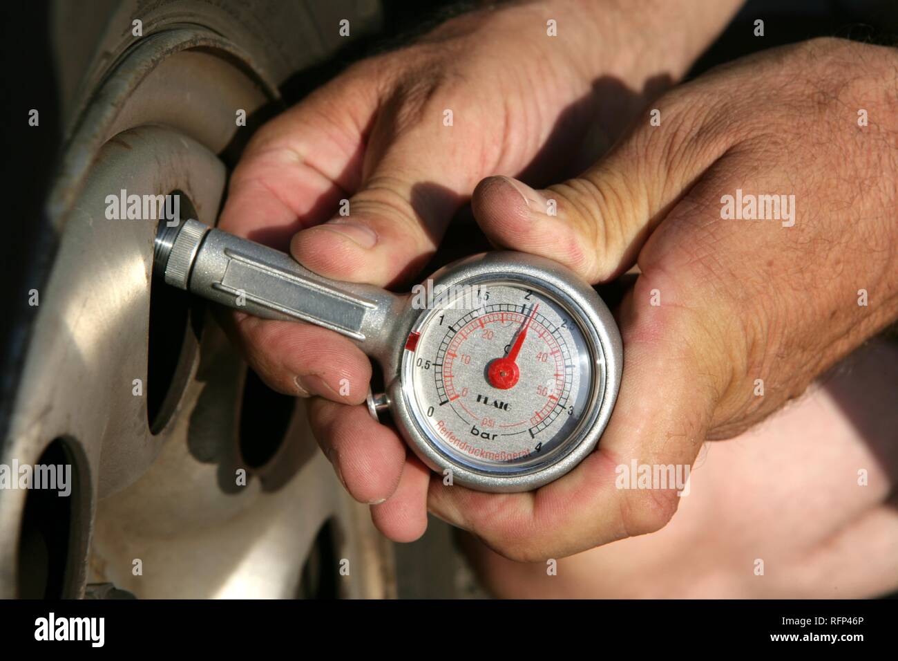 Air pressure measuring at a car tire Stock Photo - Alamy