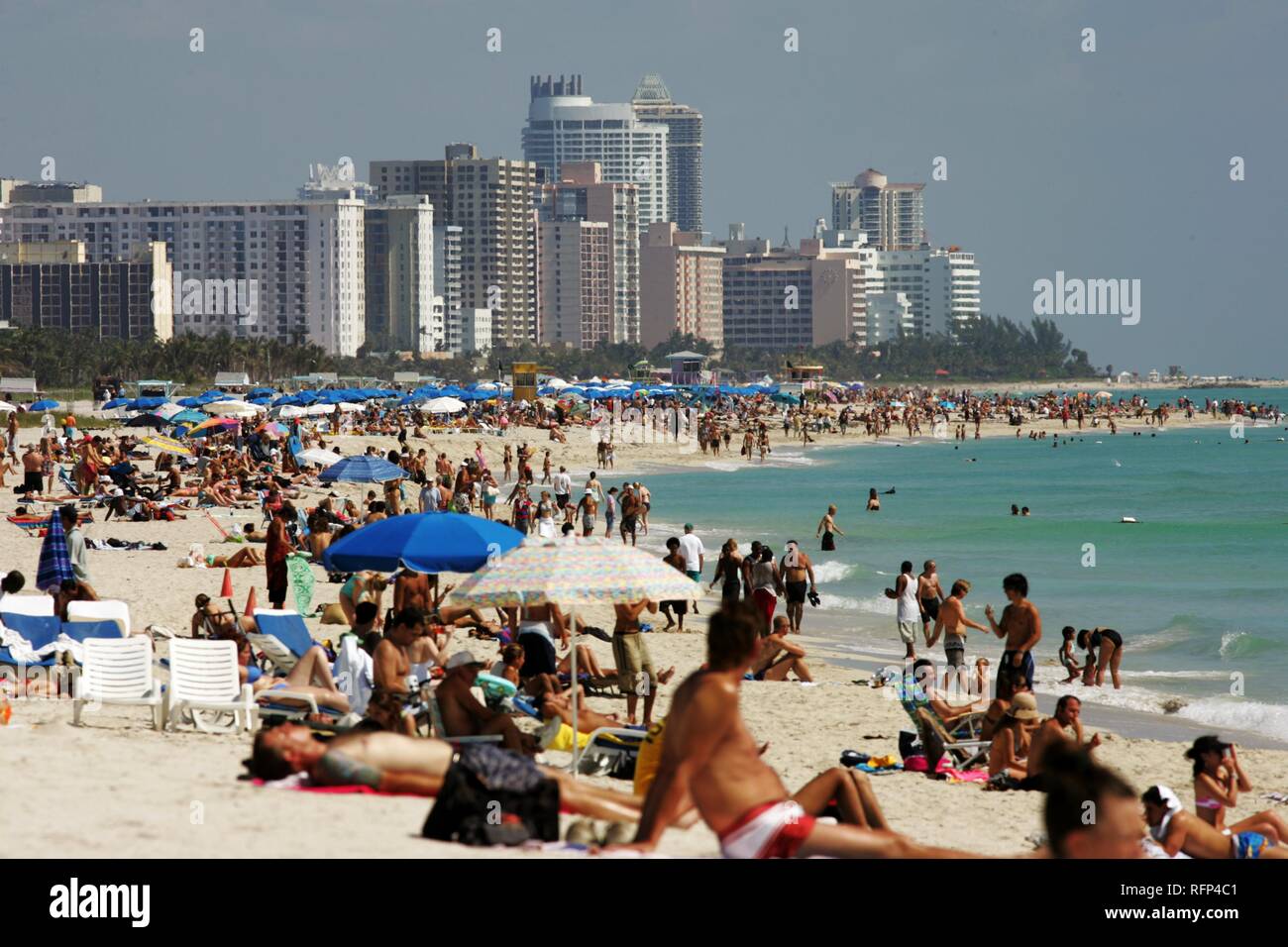 South beach florida crowd hi-res stock photography and images - Alamy