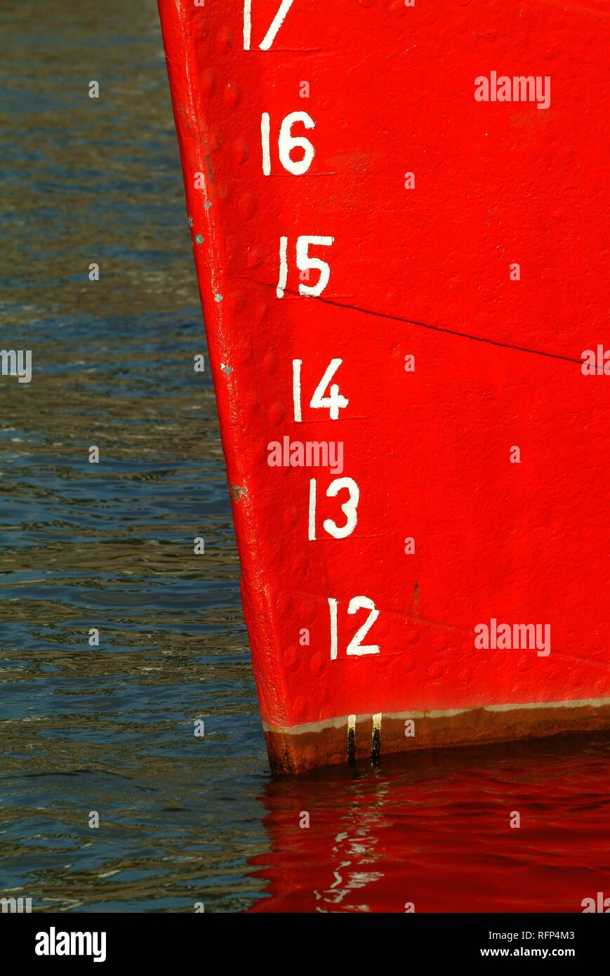 Draught marks ships bow hi-res stock photography and images - Alamy