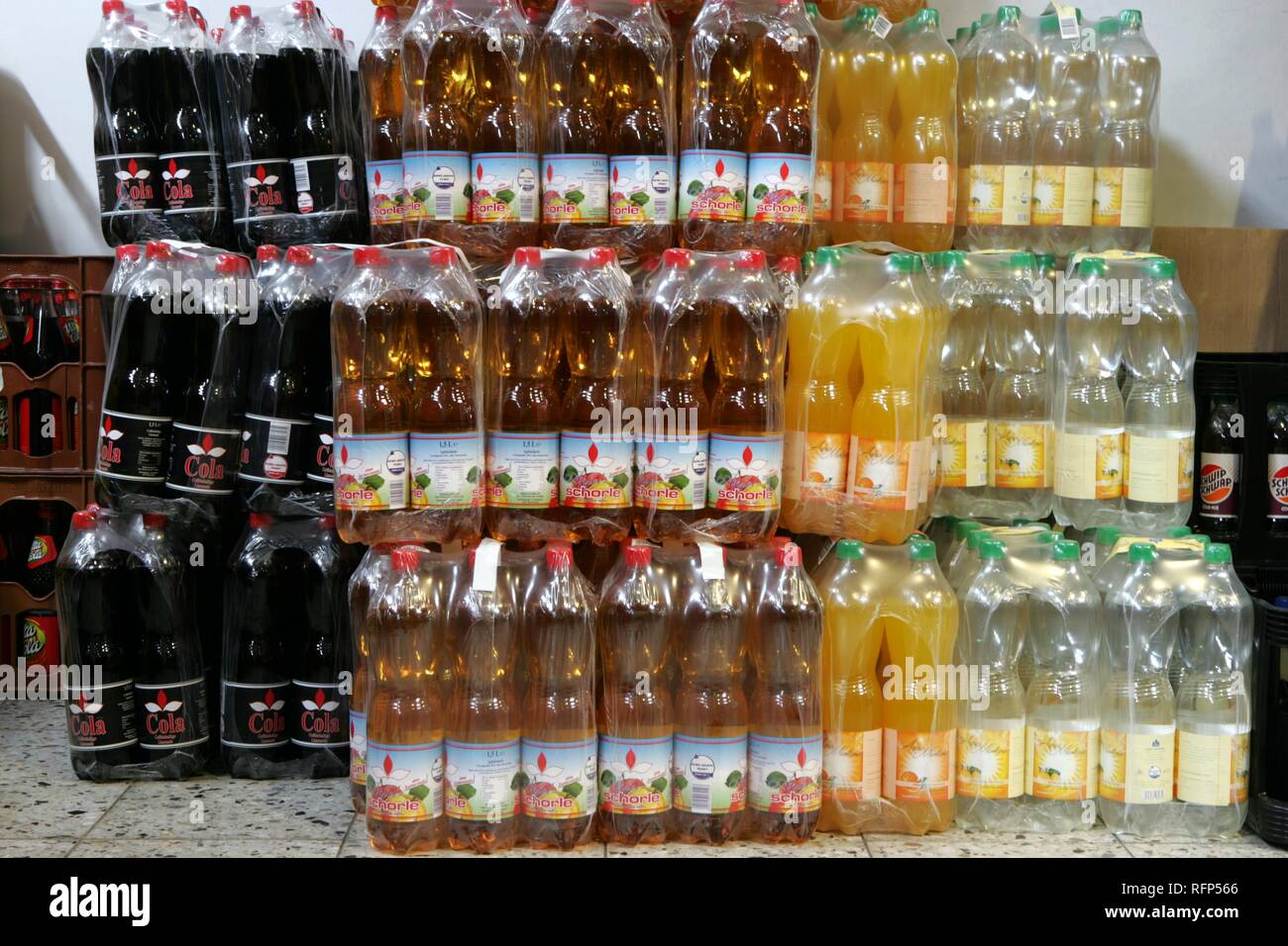 Soft drinks, no name lable, in a beverage store Stock Photo - Alamy