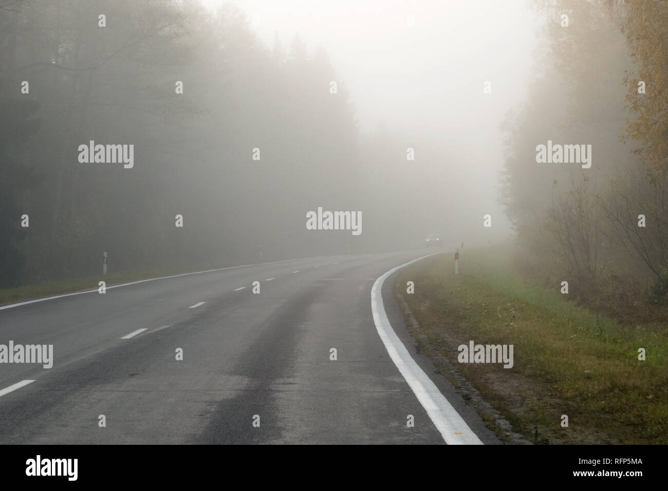 Driving on countryside road in fog. Illustration of dangers of driving ...