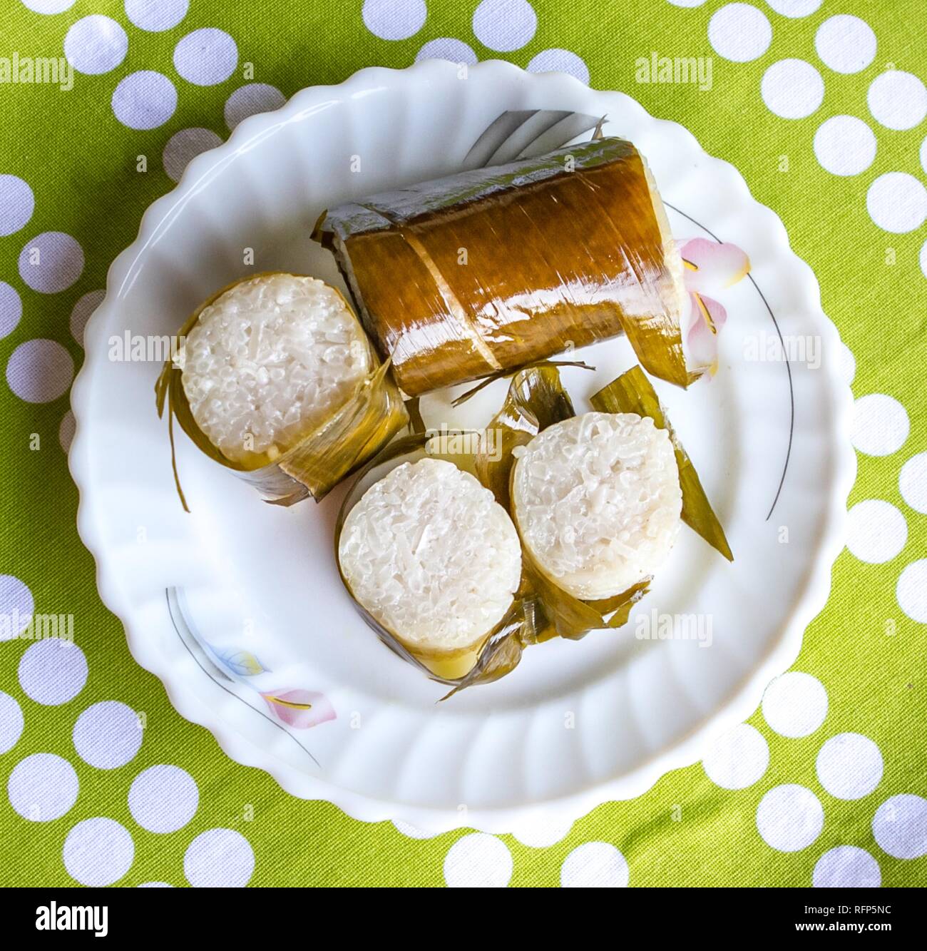 Malay traditional food lemang curry hi-res stock photography and images ...
