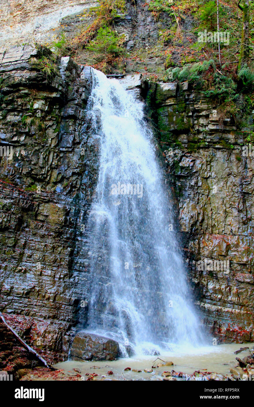 Waterfall running water falling hi-res stock photography and images - Alamy
