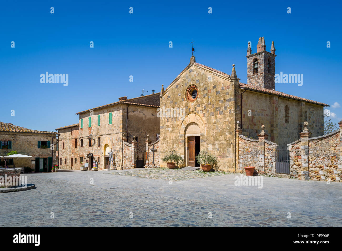 Monteriggioni central square of old town inside the fortress. Tiscano ...