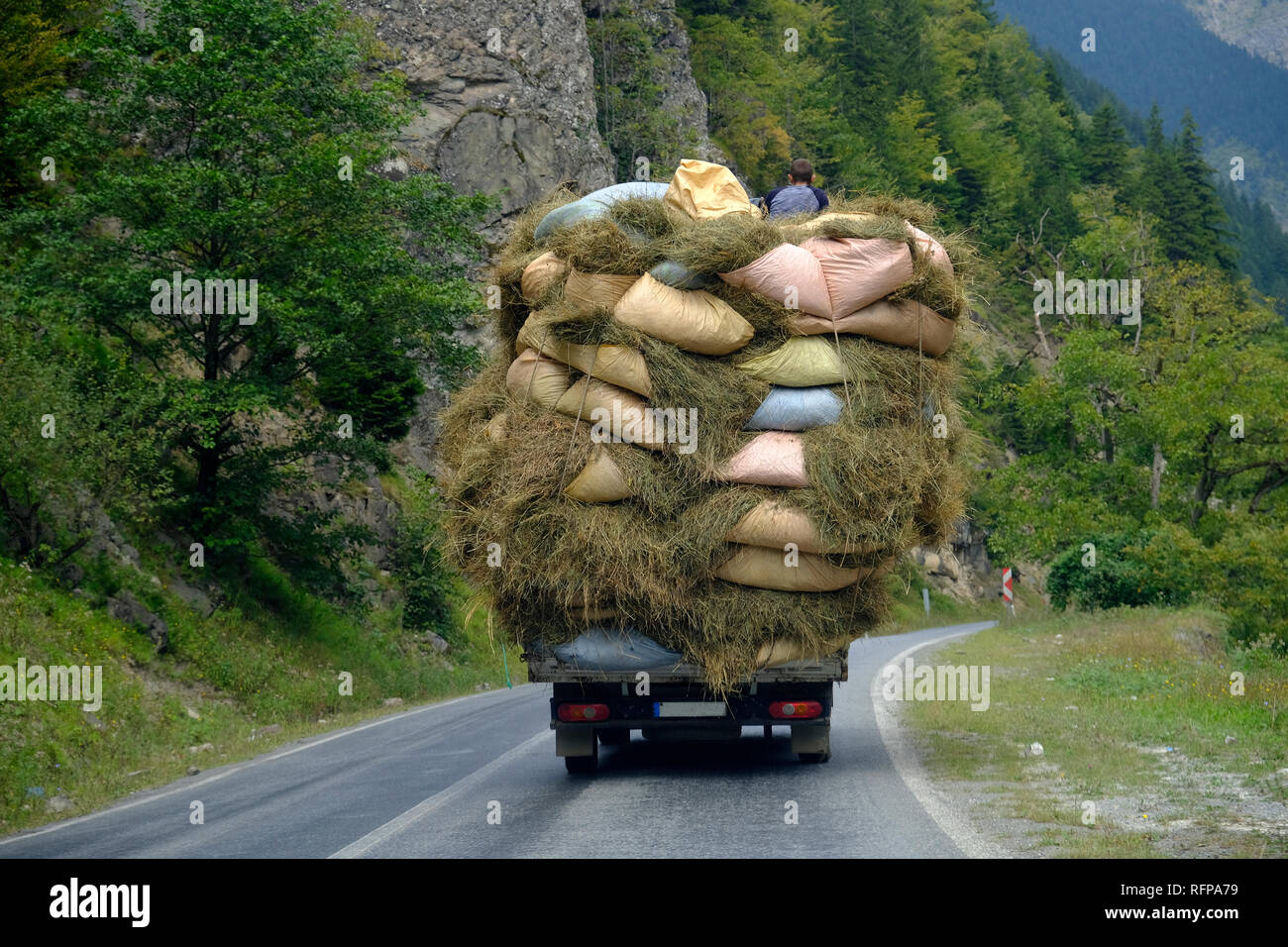 Dangerous load hi-res stock photography and images - Alamy