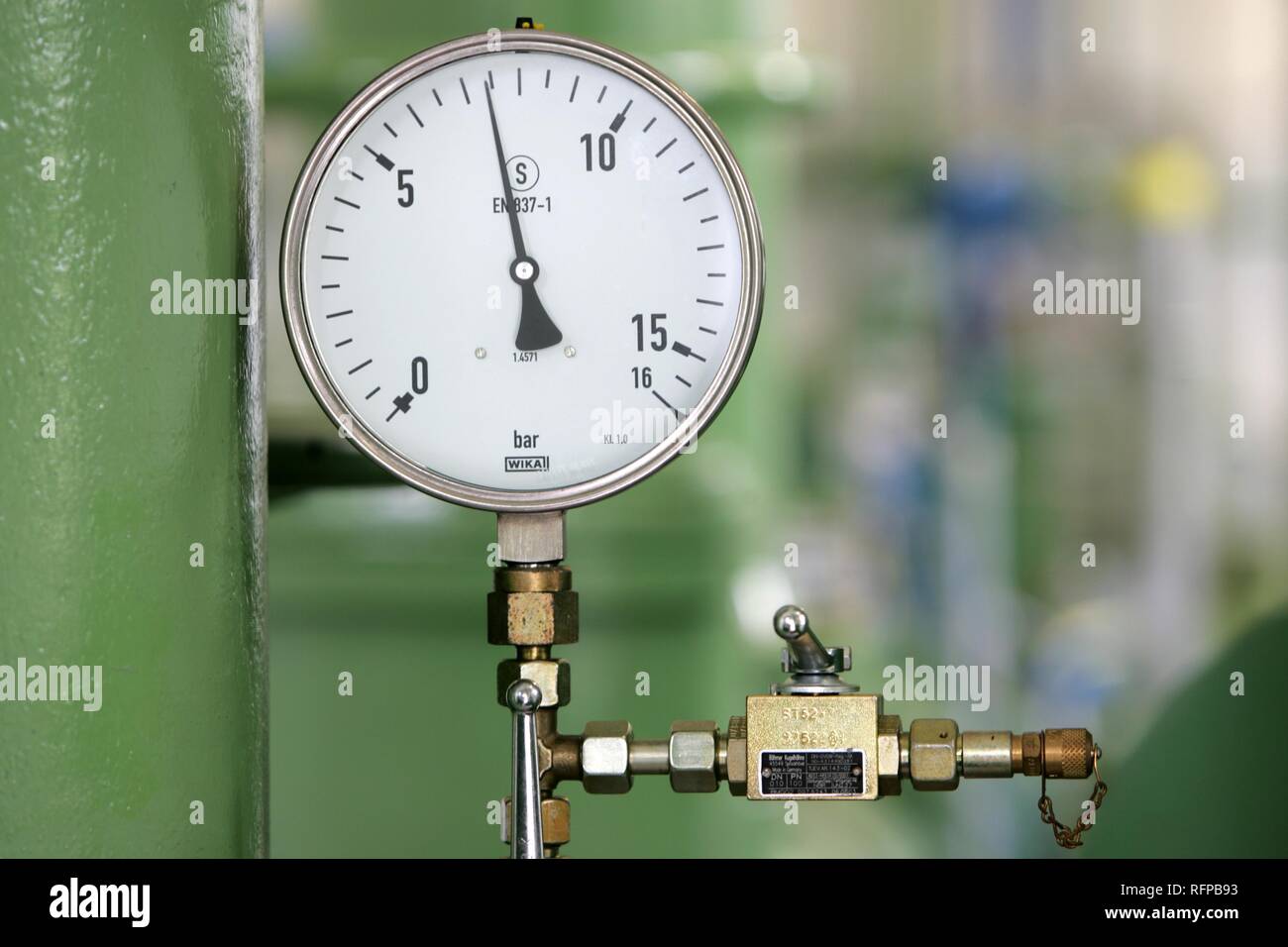 DEU, Germany : Manometer in a natural gas power station Stock Photo - Alamy