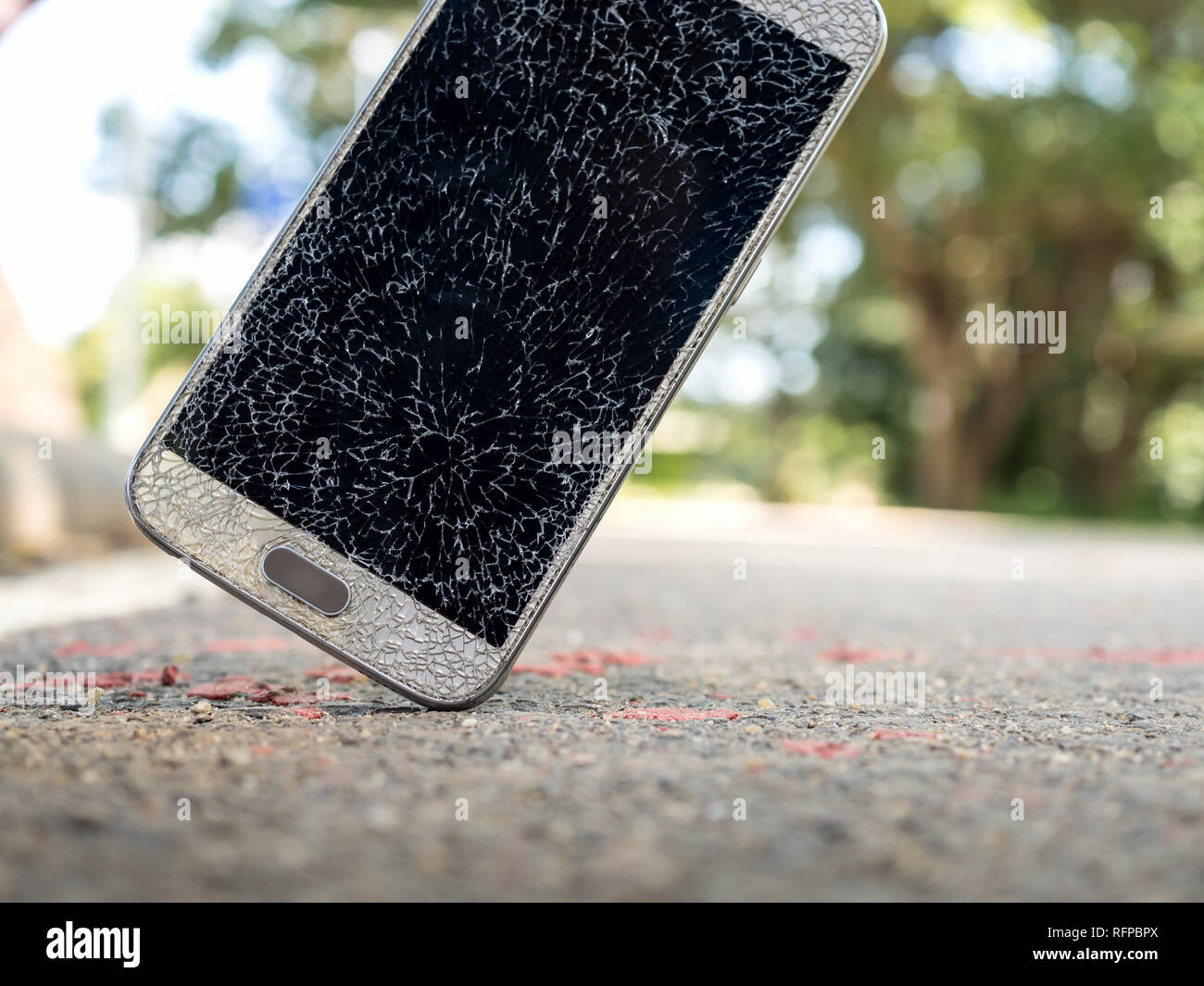 Cellphone smartphone drop on ground hi-res stock photography and images ...