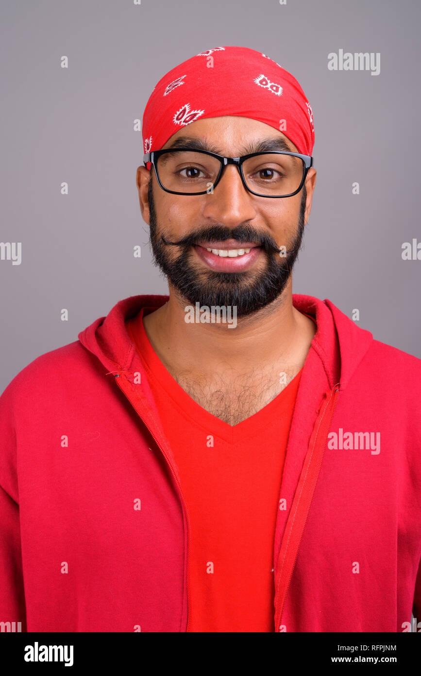 Portrait of happy young Indian man smiling Stock Photo - Alamy