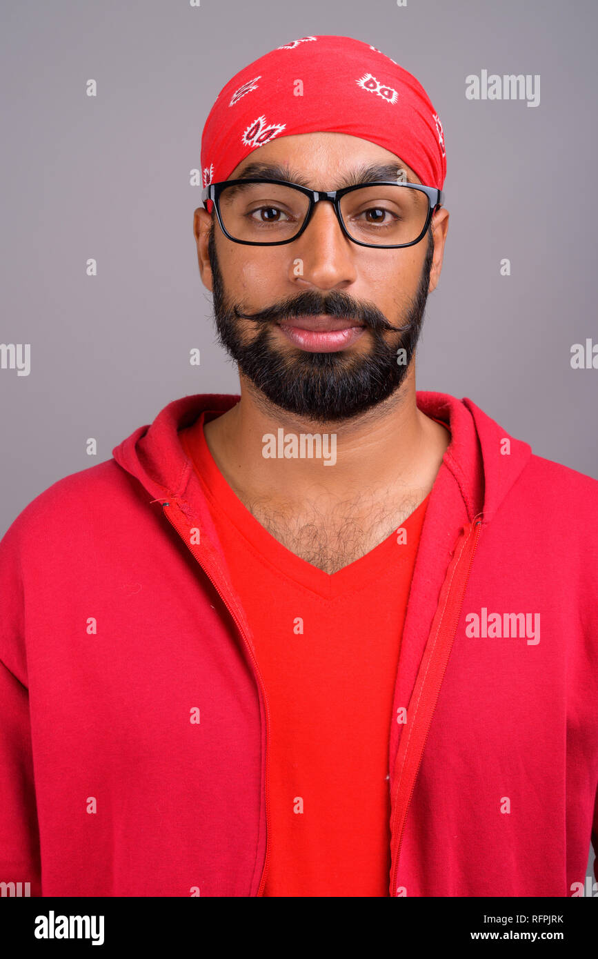 Man wearing red indian head hi-res stock photography and images - Alamy