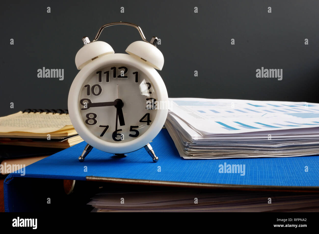 Time management hi-res stock photography and images - Alamy