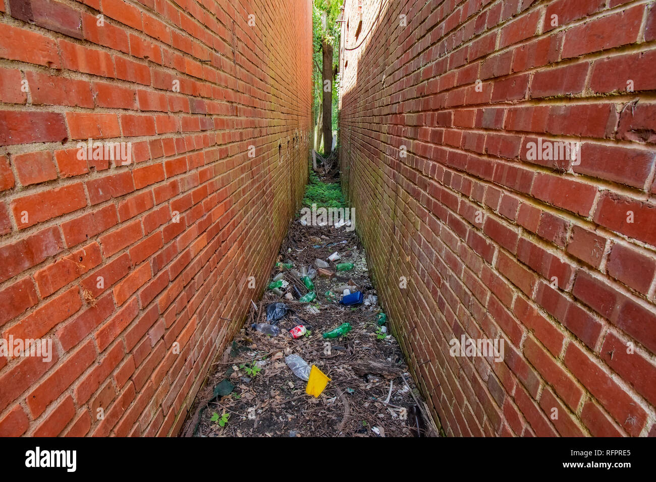 Alley full of garbage Stock Photo - Alamy