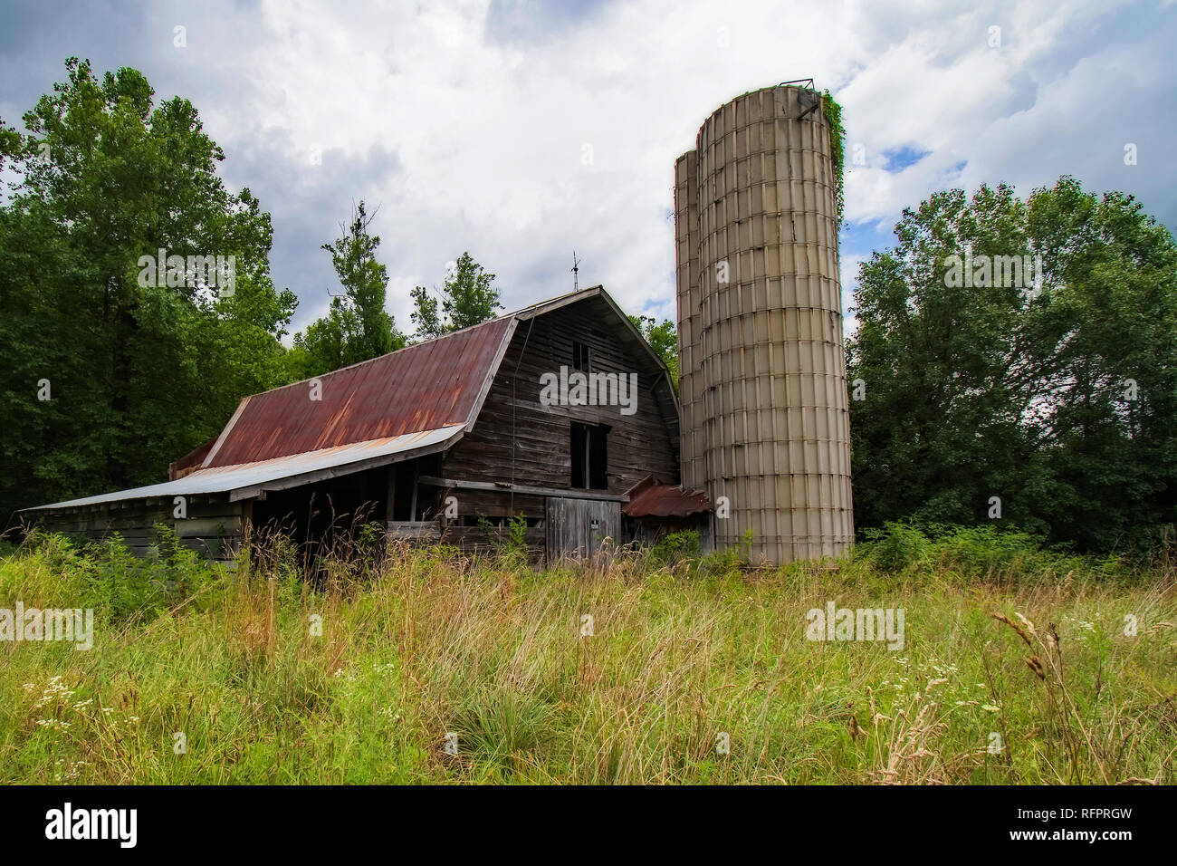 Barn in the valley Stock Photo - Alamy
