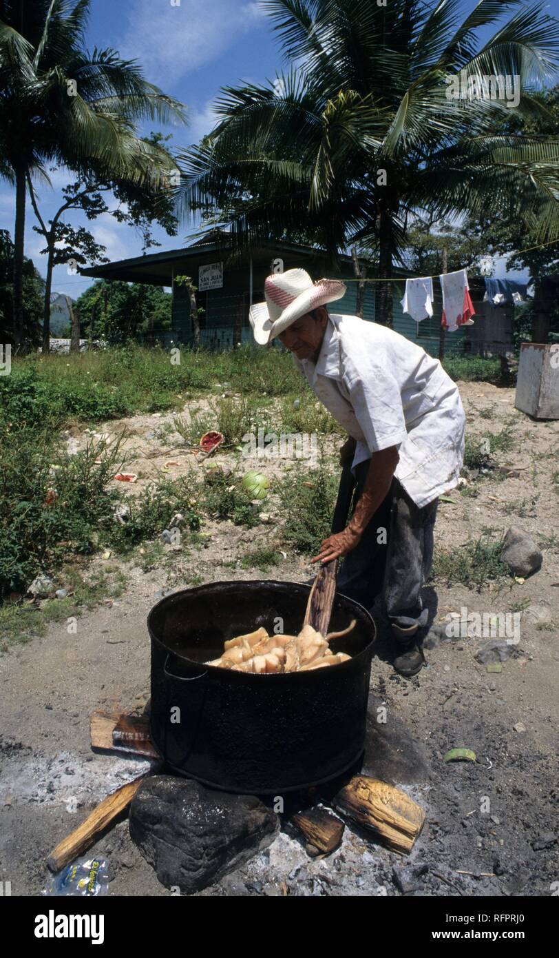 Native American Cooking Outdoor High Resolution Stock Photography and ...