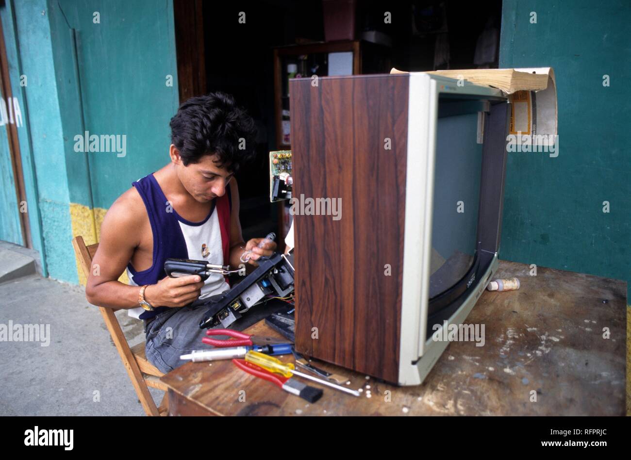 How a television works hi-res stock photography and images - Alamy