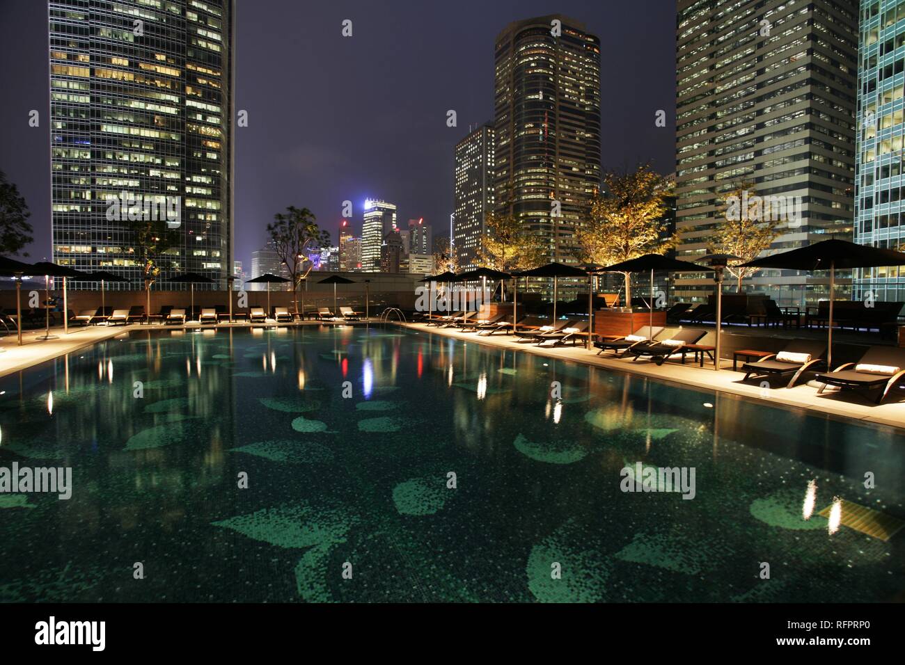 Four Seasons Hotel, pool, Central Hong Kong Island, China Stock Photo ...