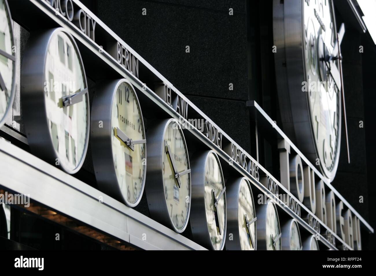 Tourneau shop clocks hi-res stock photography and images - Alamy