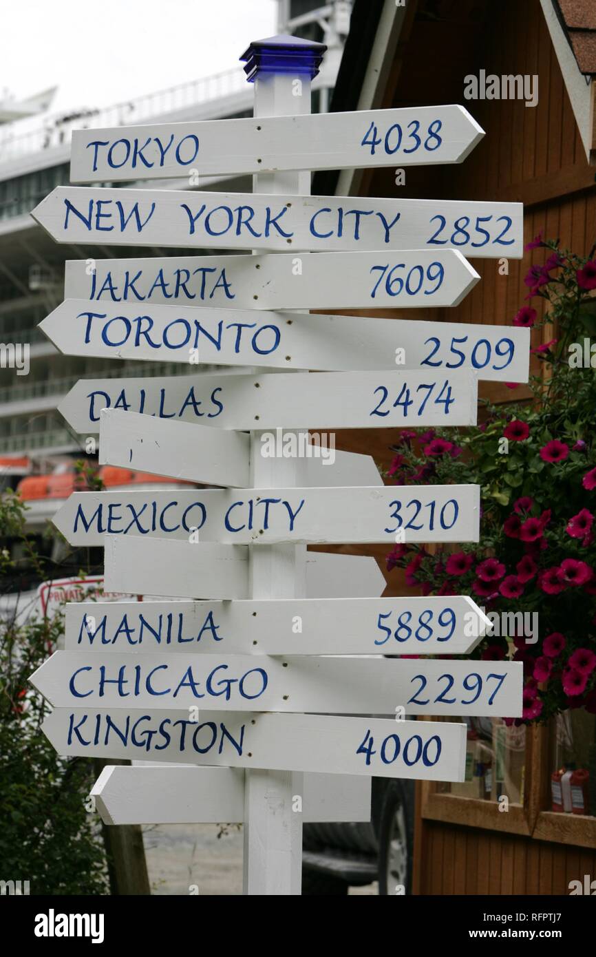 USA, United States of America : International signpost Stock Photo - Alamy