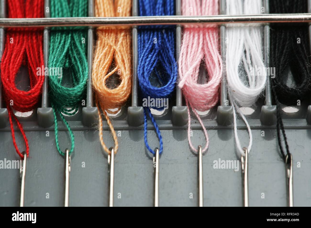 Needle and thread, set for travelling Stock Photo - Alamy