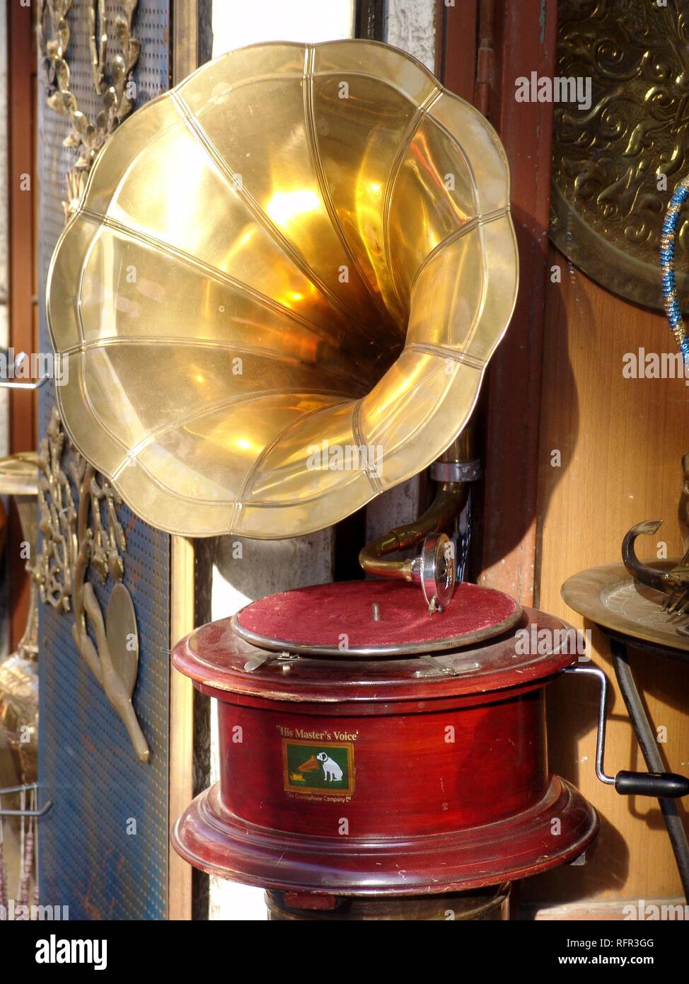 Old gramophones hi-res stock photography and images - Alamy