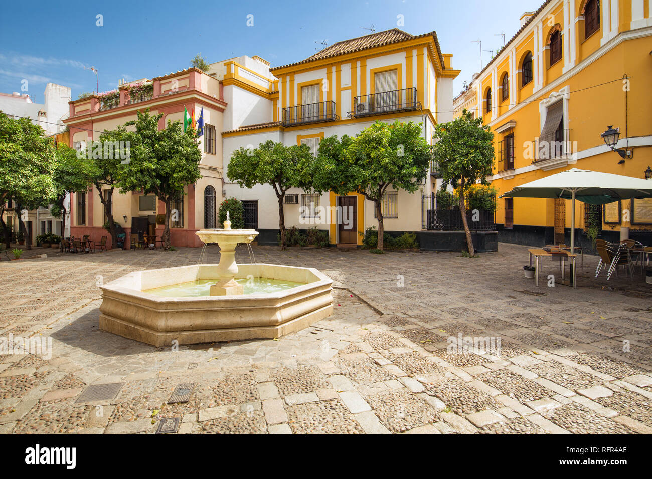 Santa cruz district seville hi-res stock photography and images - Alamy