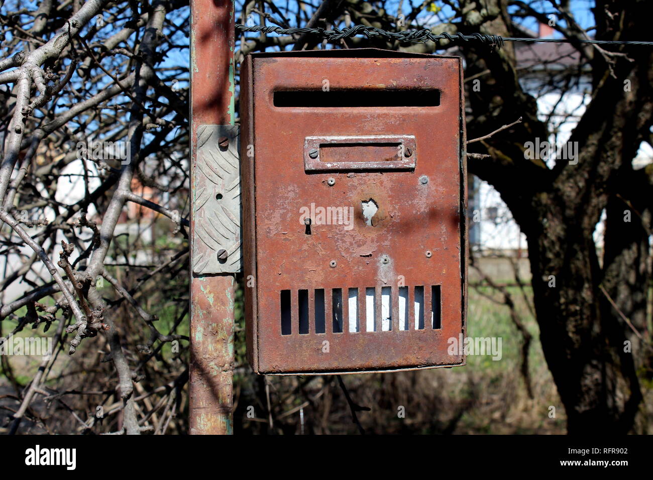 Rusted mailbox hi-res stock photography and images - Alamy