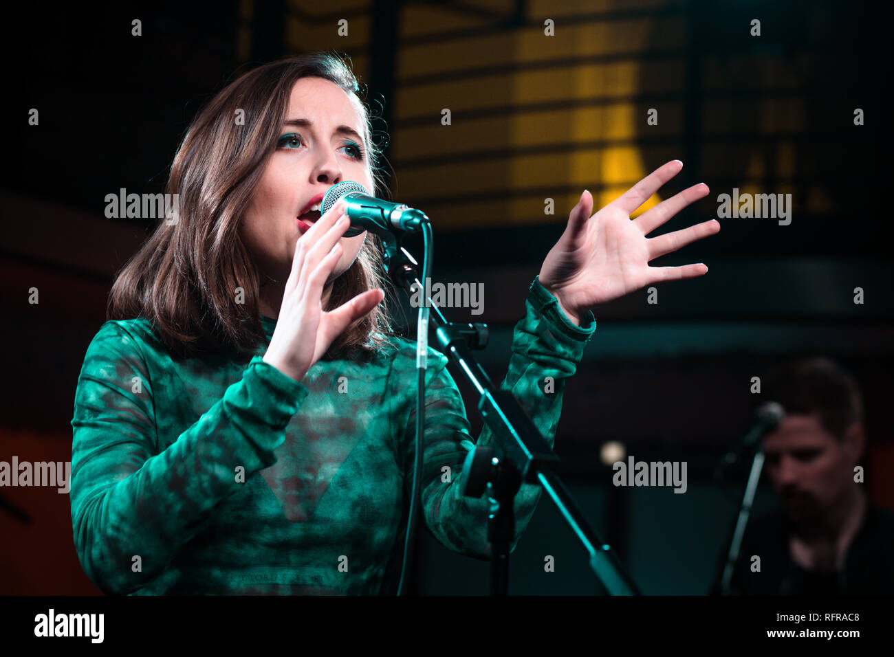 Alice merton stage hi-res stock photography and images - Alamy