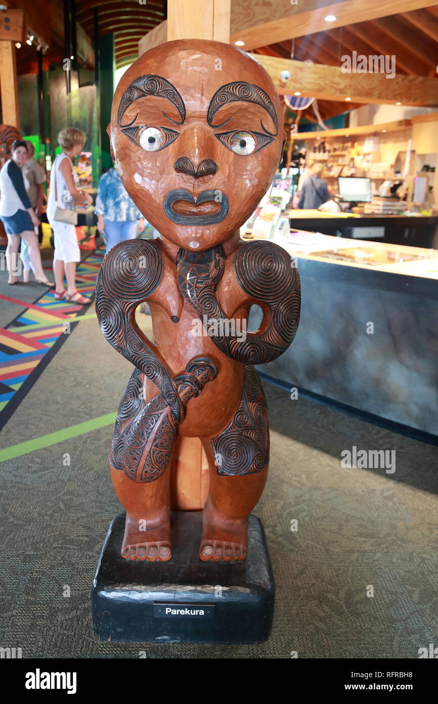 Maori carvings hi-res stock photography and images - Alamy