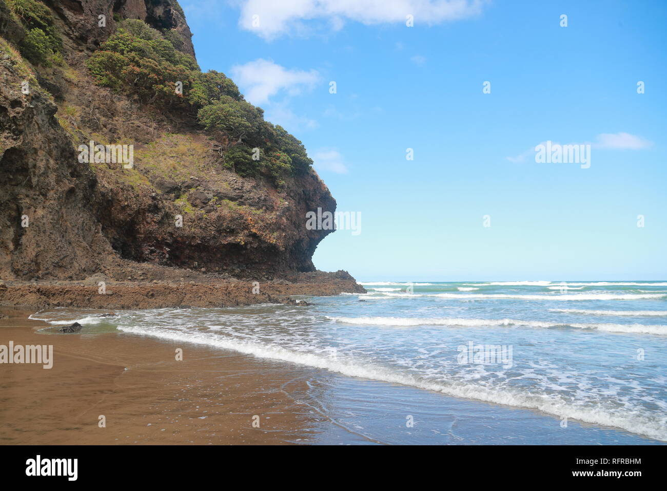 Piha beach new zealand hi-res stock photography and images - Alamy