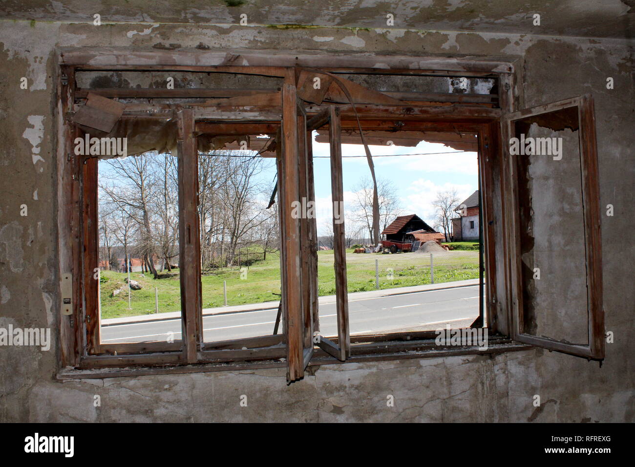 Destroyed window hi-res stock photography and images - Alamy