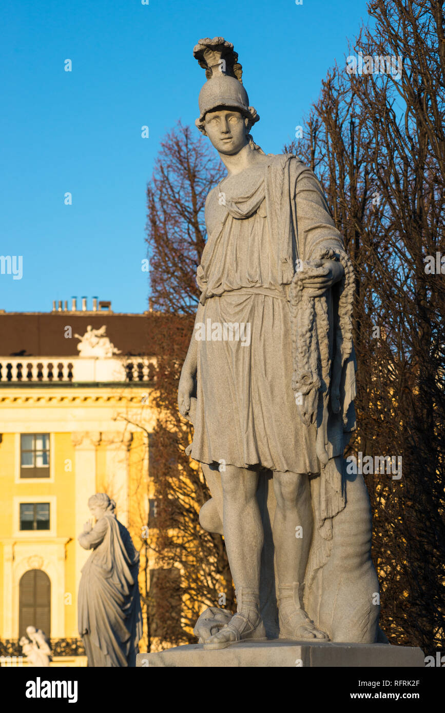 Garden with greek statues hi-res stock photography and images - Alamy