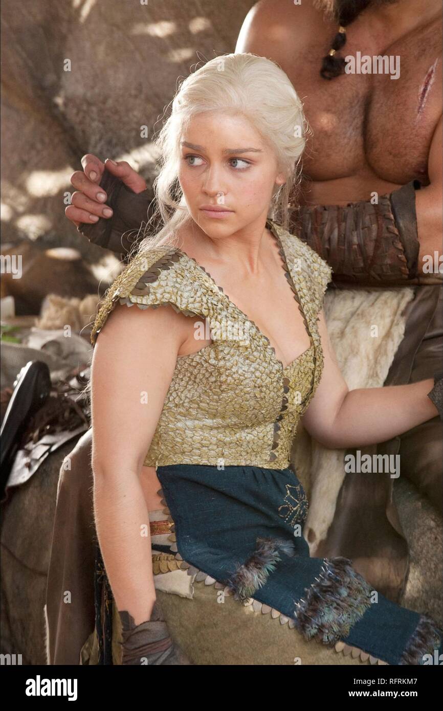 Emilia clarke game of thrones hi-res stock photography and images - Alamy