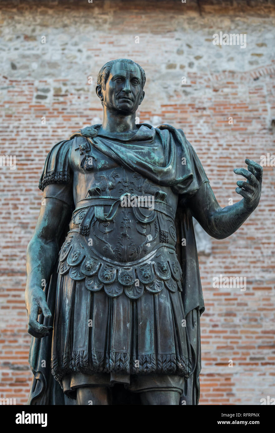 Julius caesar statue hi-res stock photography and images - Alamy