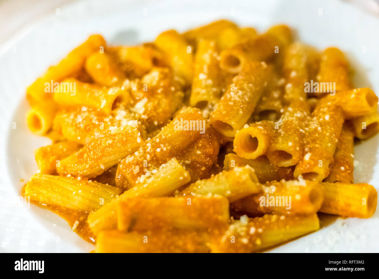 Rigatoni con la pagliata hi-res stock photography and images - Alamy