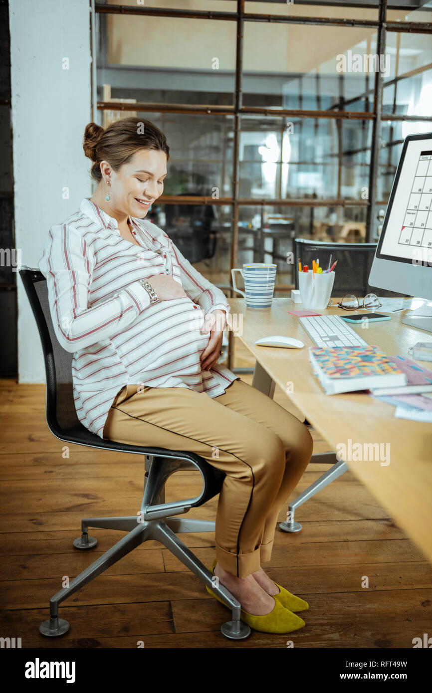 Woman giving birth hi-res stock photography and images - Alamy