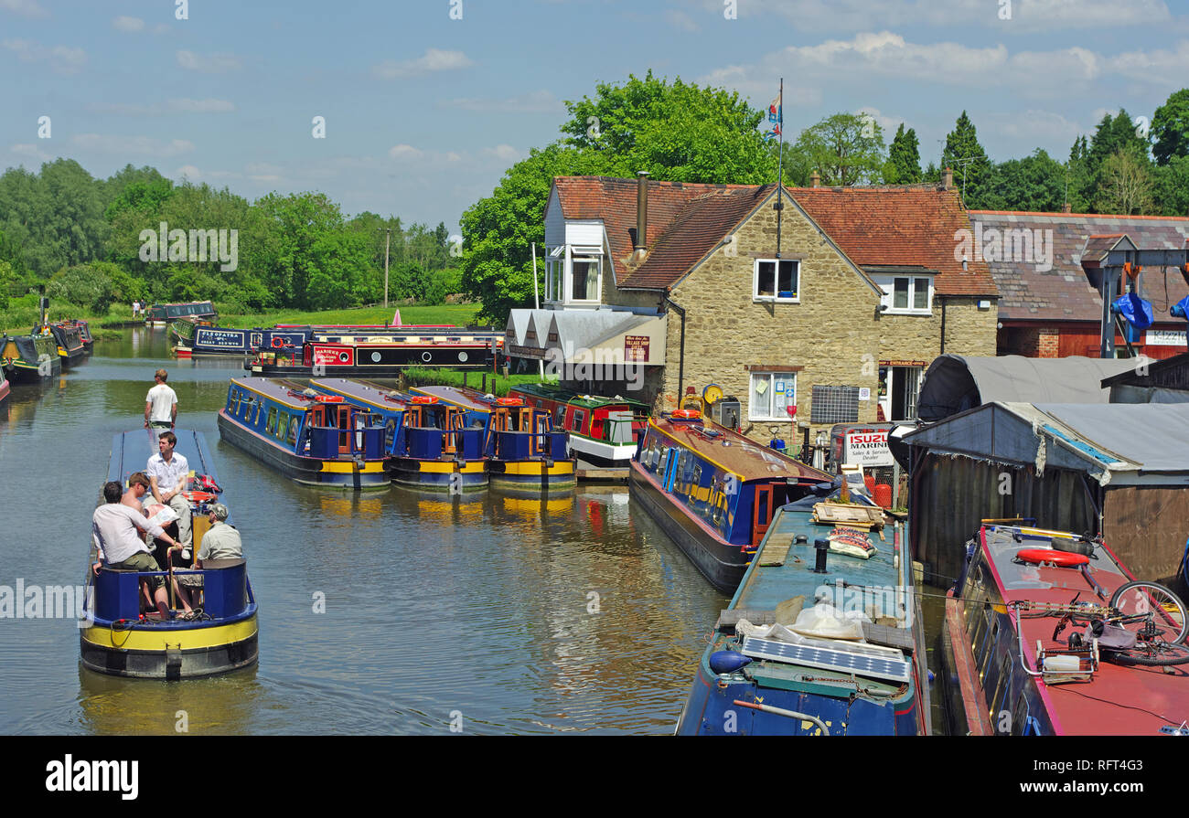 Narrow Boats, Lower Heyford, Wharf, Oxford Canal, Oxfordshire Stock ...