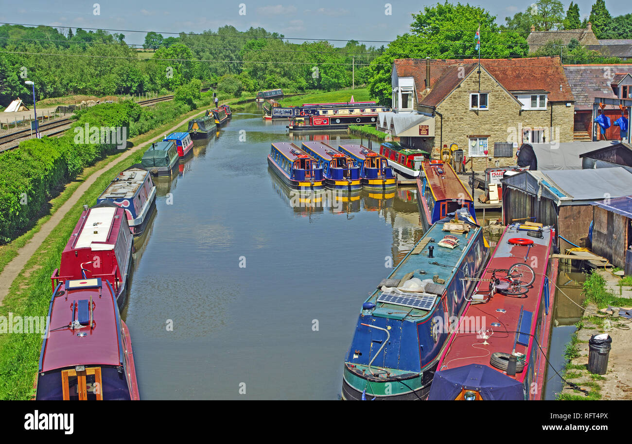 Narrow Boats, Lower Heyford, Wharf, Oxford Canal, Oxfordshire Stock ...
