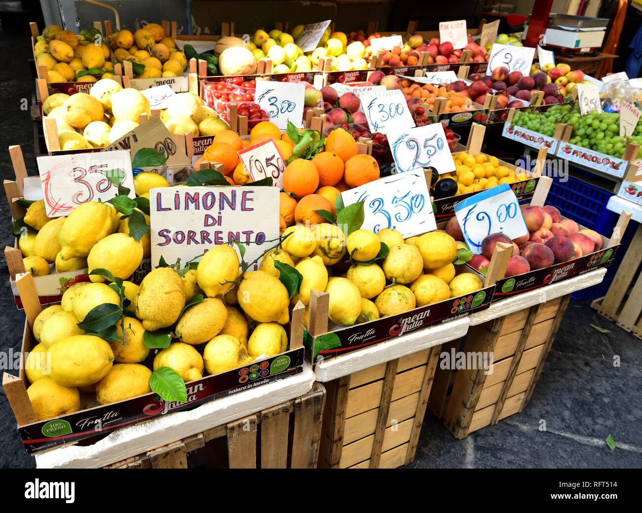 Market stall taormina hi-res stock photography and images - Alamy