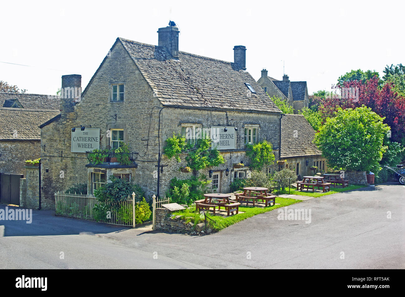 Catherine wheel pub hi-res stock photography and images - Alamy