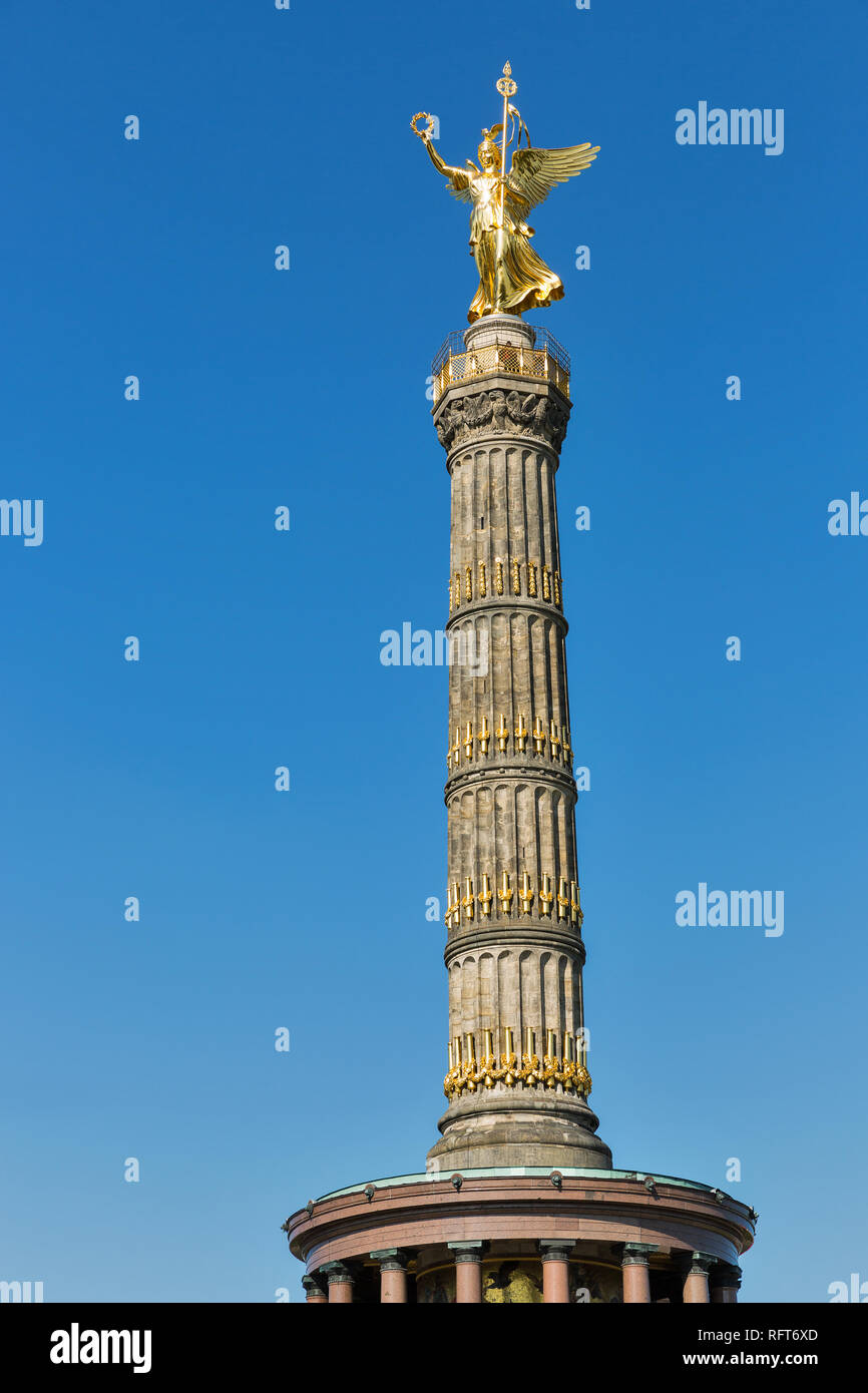 Shiny victory column in berlin hi-res stock photography and images - Alamy