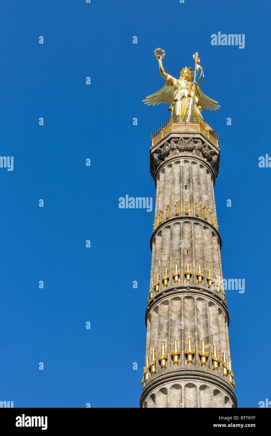 Shiny victory column in berlin hi-res stock photography and images - Alamy