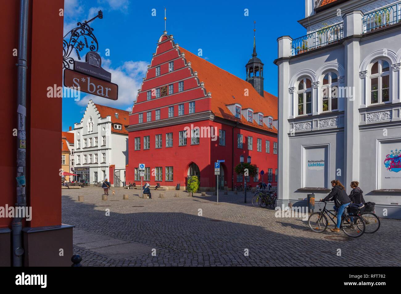 Fish market square hi-res stock photography and images - Alamy