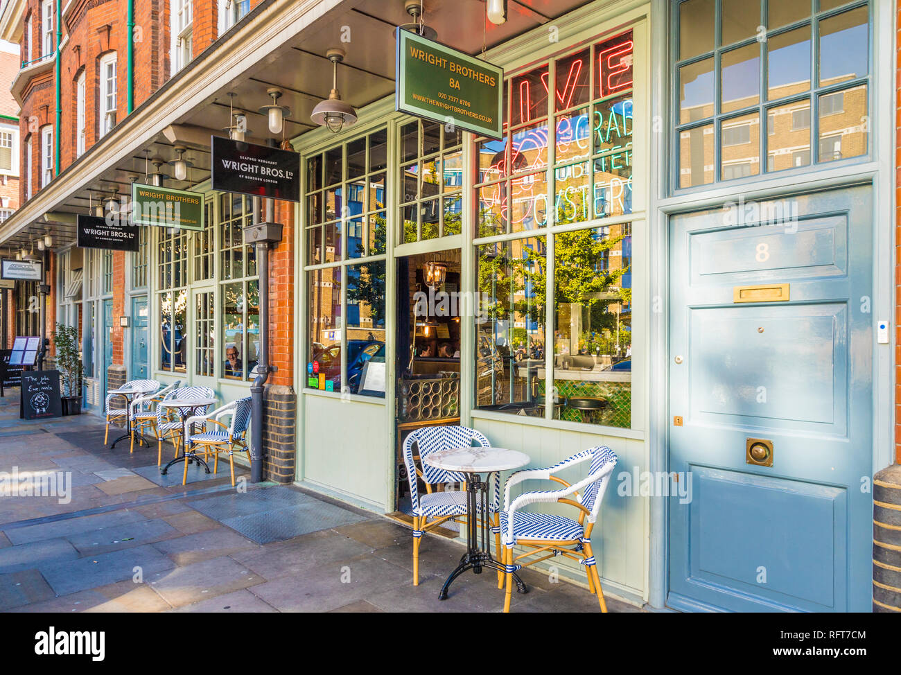 Old spitalfields market exterior hi-res stock photography and images ...
