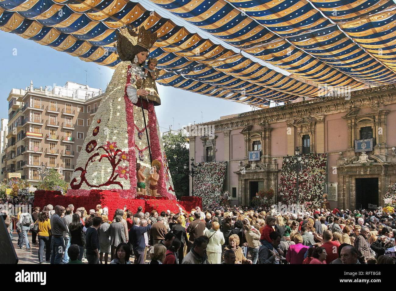 Fallas valencia women hi-res stock photography and images - Alamy