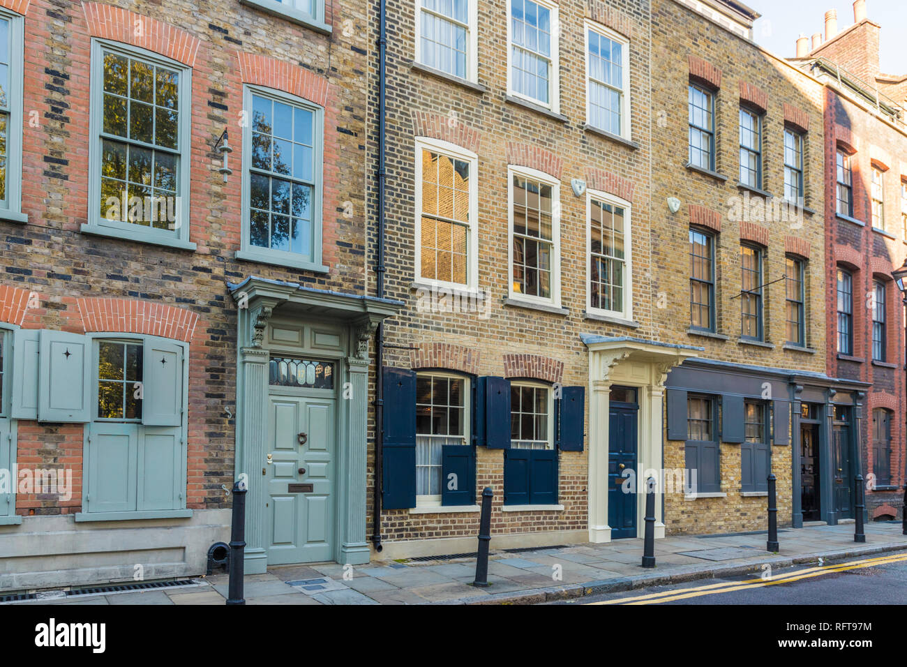 Classic Georgian townhouses and architecture in Spitalfields, London ...