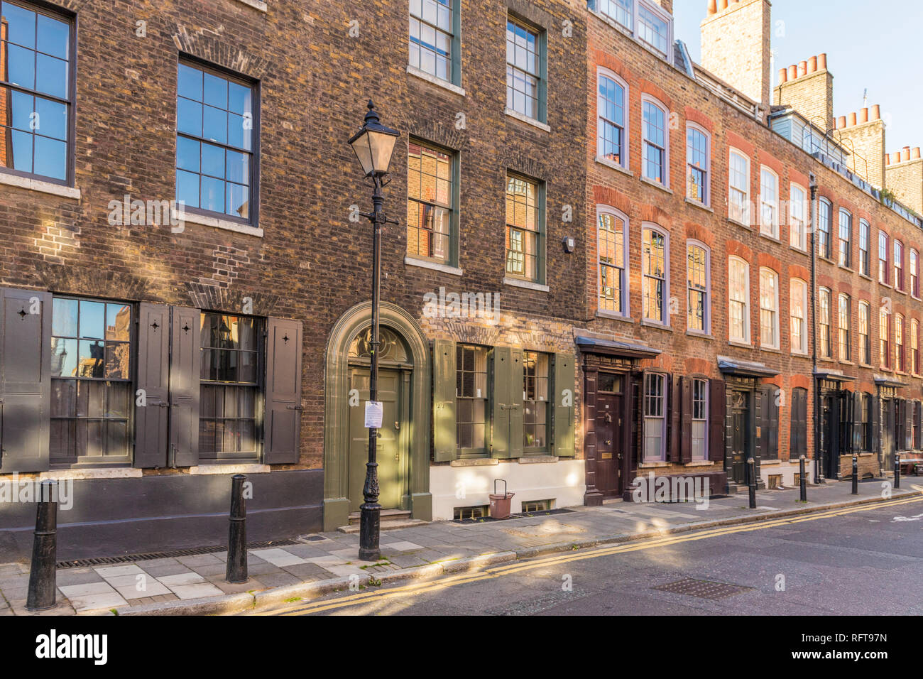 Classic Georgian townhouses and architecture in Spitalfields, London ...