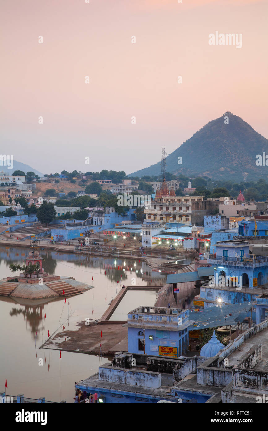 Pushkar bathing ghats hi-res stock photography and images - Alamy